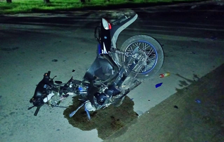 Campana Noticias | Violento choque entre un auto y una moto